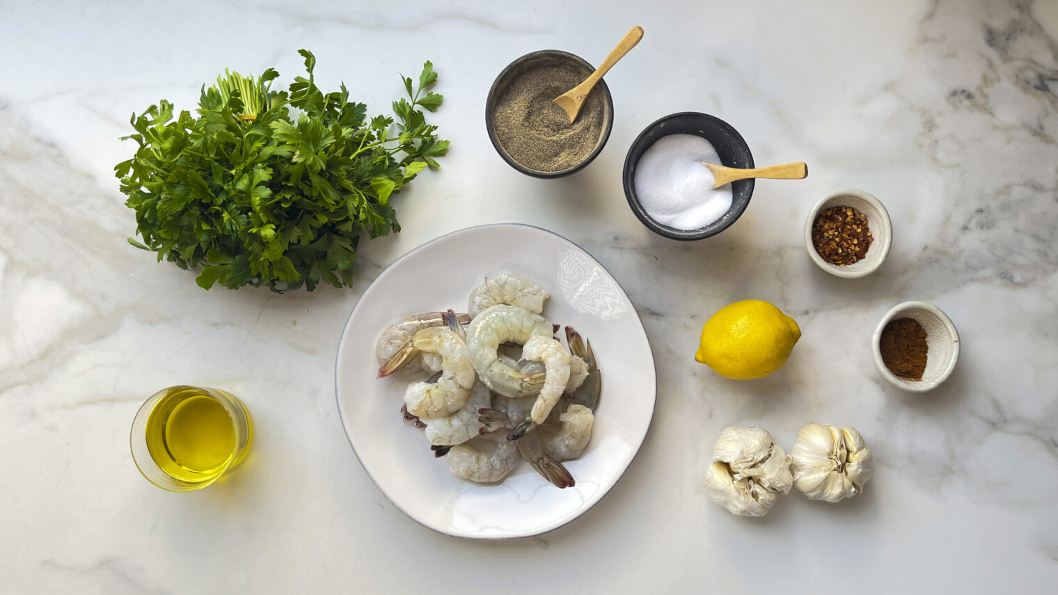 Gambas al Ajillo (Spanish Prawns with Garlic Oil) - Cooking with Zahra